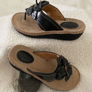 Clarks | Shoes | Clarks Artisan Sandals With Flower Design | Poshmark